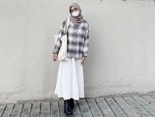 ootdsimple.com - Inspirasi OOTD Hijab Kemeja Kotak-Kotak Simpel untuk Hangout